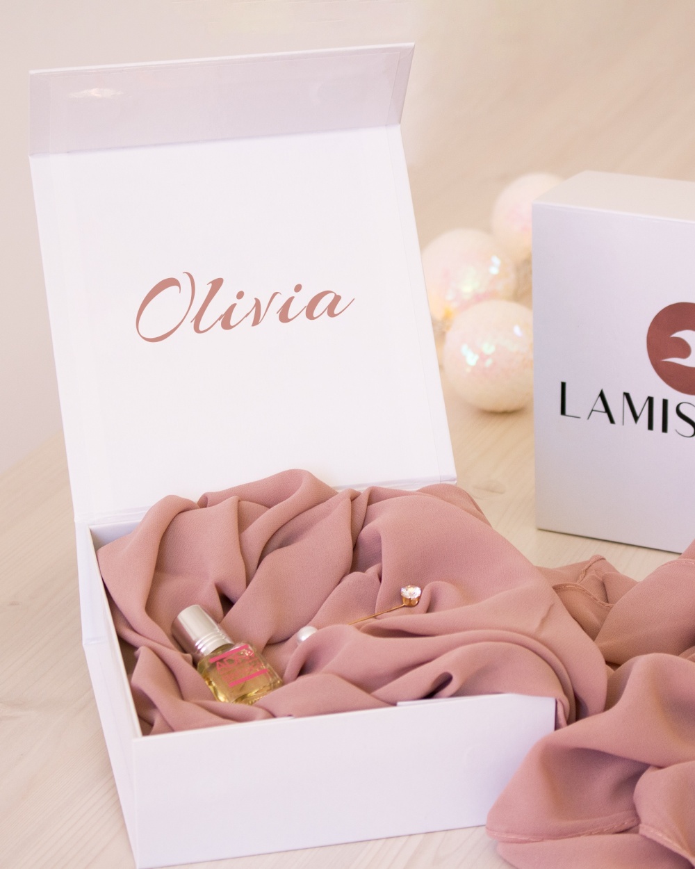 MIMIBOXIE : Hijab Box + Musk + Brooch